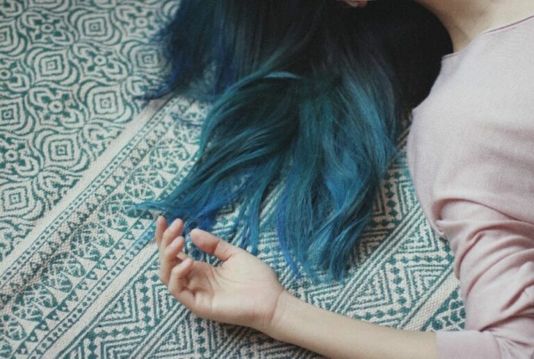 How to Find the Best Midnight Blue Hair: Getting This Trendy Night Sky ...